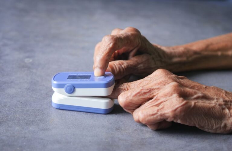 9 End-of-Life Signs Hours Before Death | IP Live-In Care